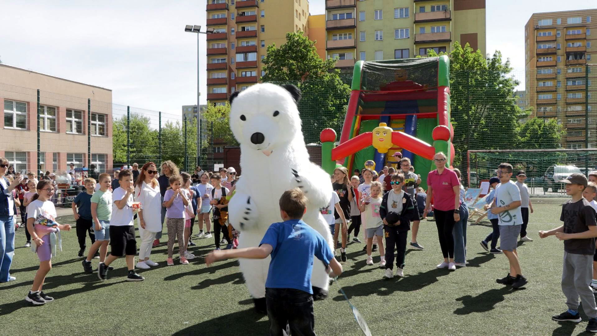 Dzień Dziecka w "Ósemce" - taniec, zabawa i niedźwiedź polarny ...